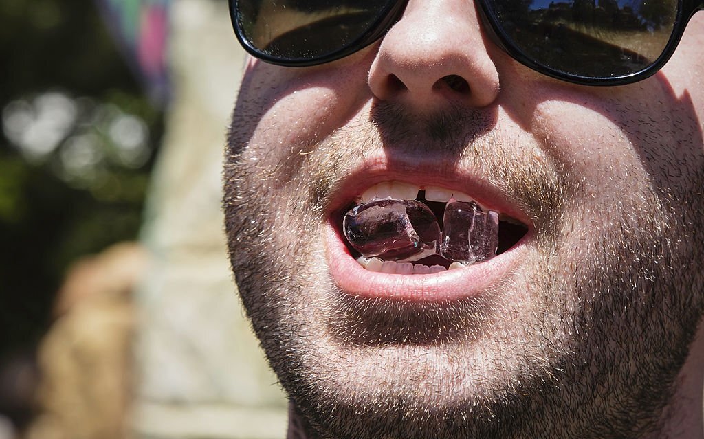 Is Chewing Ice Bad for Your Teeth? | KIWIBIRD